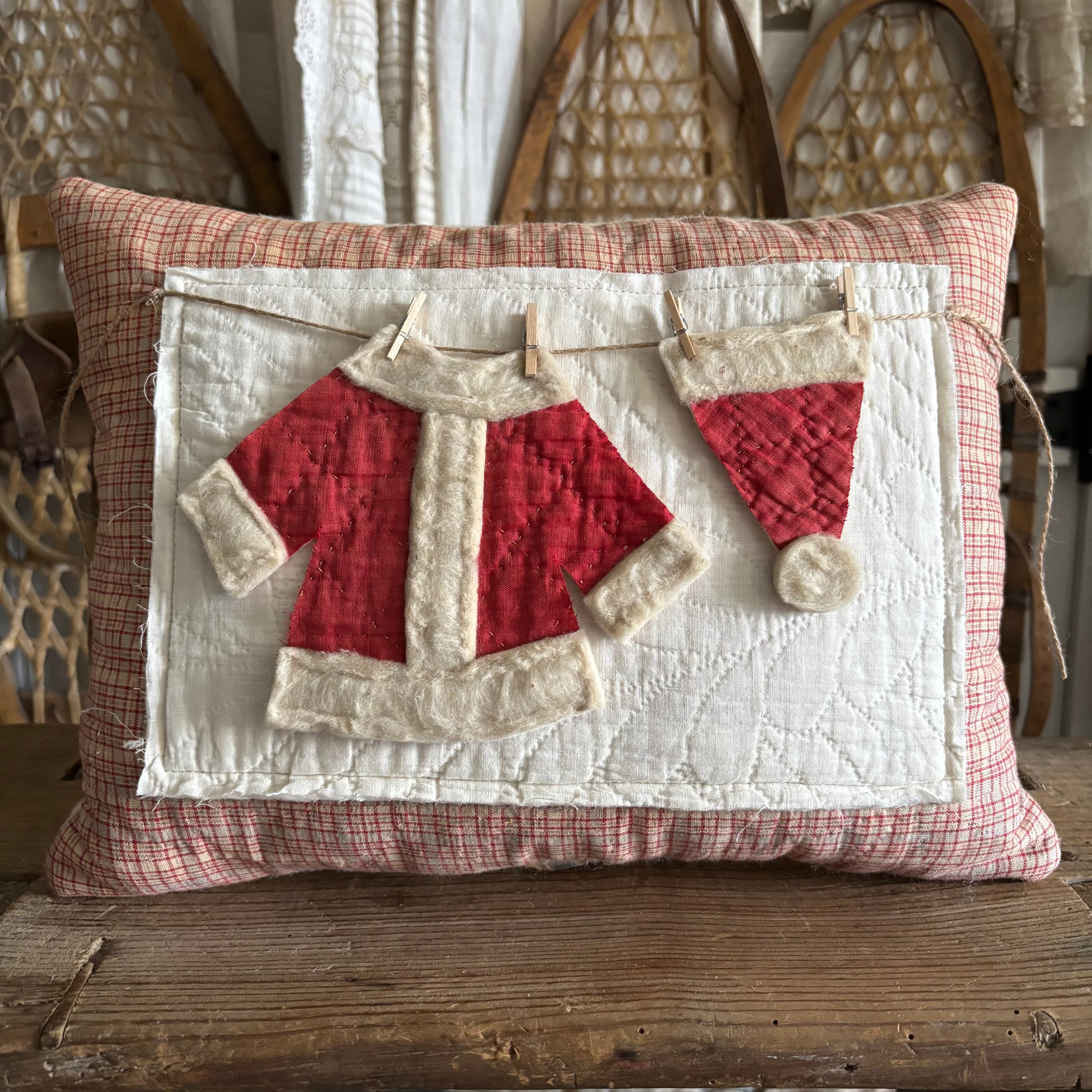Antique quilt santa clothes line pillow – The Halsey Homestead
